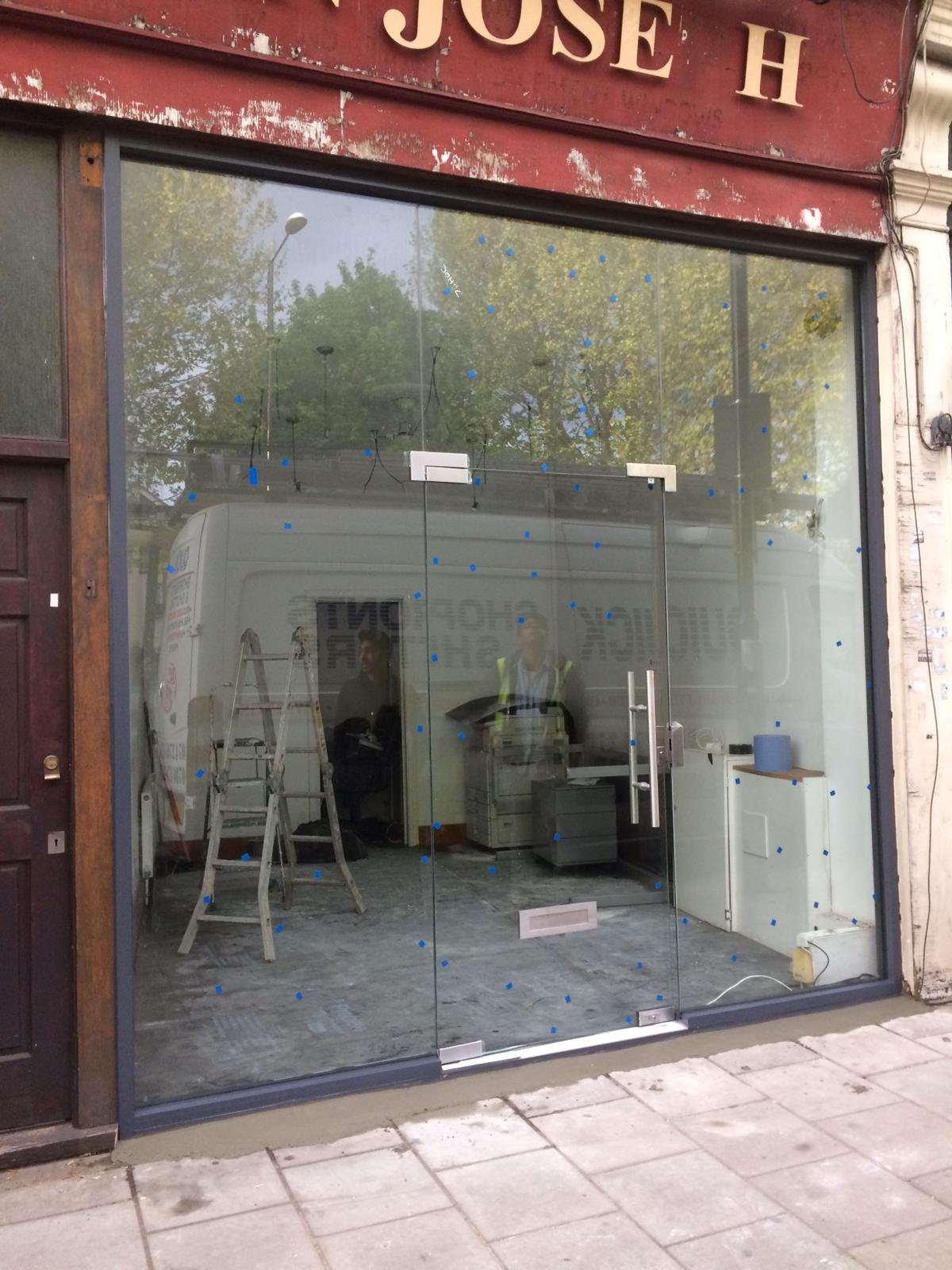 Frameless Glass Shop Fronts Installation | QSF Contractors